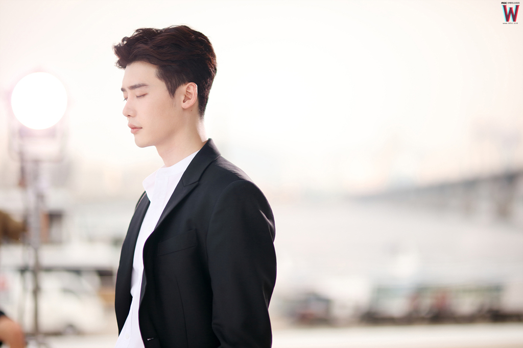 Watch Lee Jong Suk And Han Hyo Joo Laugh And Joke During W Script 
