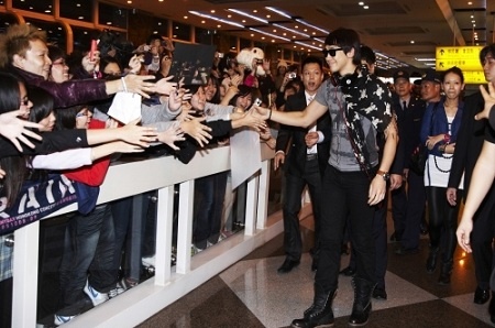 Stars Reveal Their Most Unforgettable Fan Stories ★ | Soompi