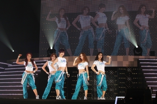 KARA Completes First Japan Tour With Sold-Out Crowd of 150,000 | Soompi