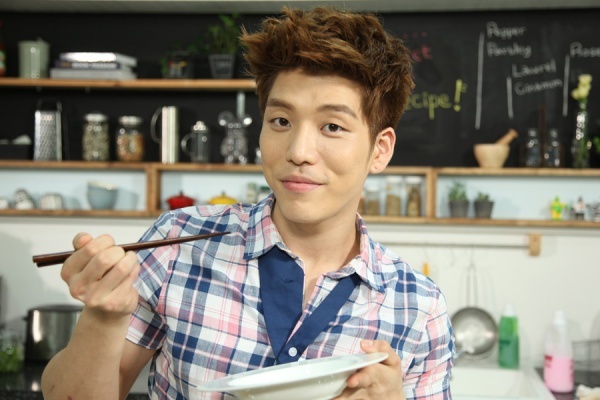 2AM’s Lee Chang Min Impresses Musical Director with His Devotion | Soompi