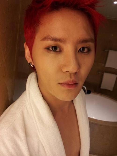 JYJ’s Kim Junsu Takes a Photo While Wearing a Shower Gown | Soompi