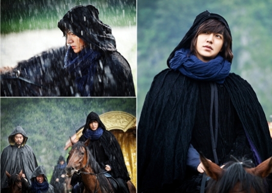 “Faith” Releases New Stills of Lee Min Ho