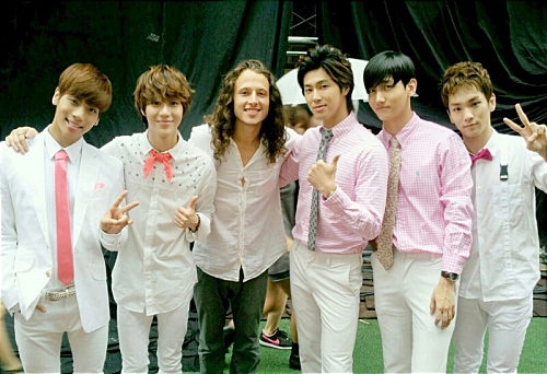 SHINee and DBSK Take a Group Shot with World-Renowned Choreographer ...