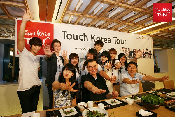 2PM & miss A Enjoy “Touch Korea Tour” with Fans! Watch & Vote for Your ...