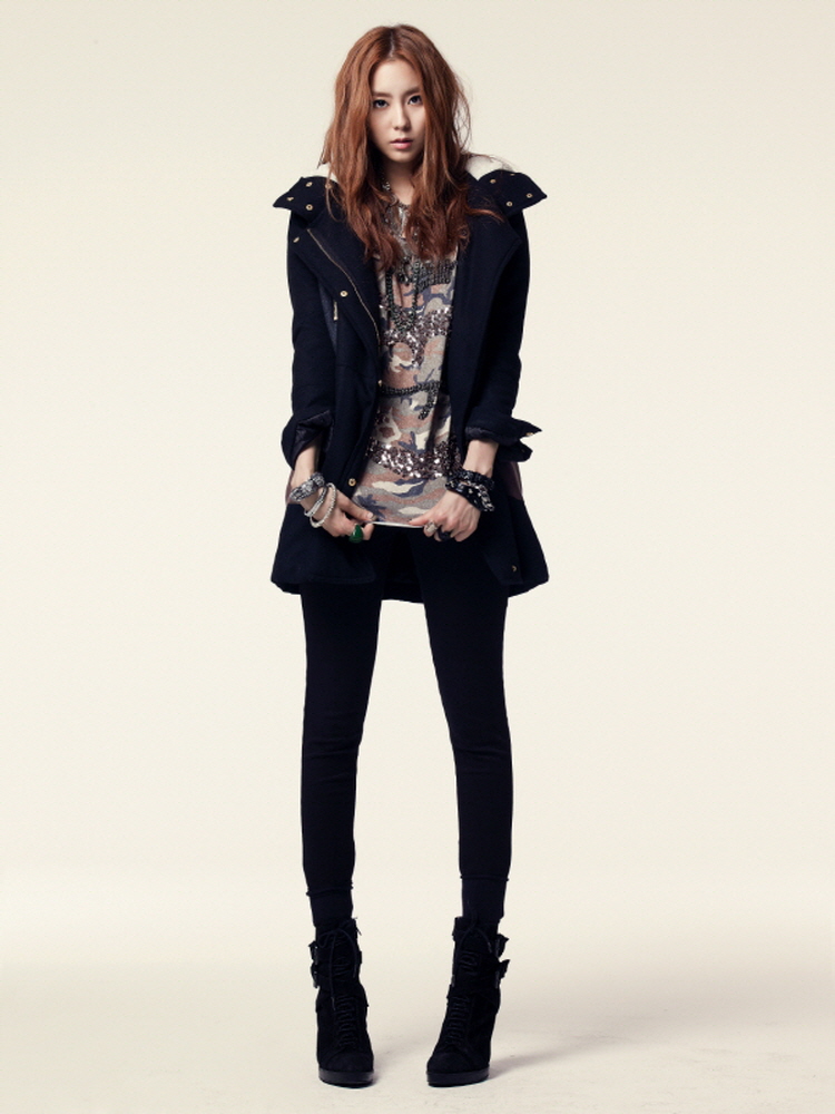 Uee Pulls Off the Skinny Jean Look in Photo Shoot for “H:CONNECT” | Soompi