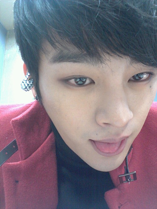 Seo In Gook Flaunts Smoky Eye Make-Up | Soompi