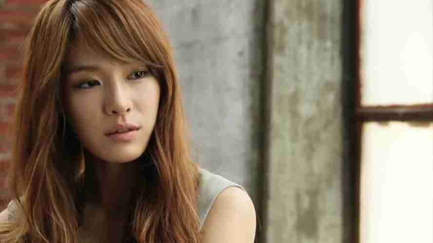 Kahi, Han Chae Young and Son Dam Bi Pose for Pictures at Wedding | Soompi