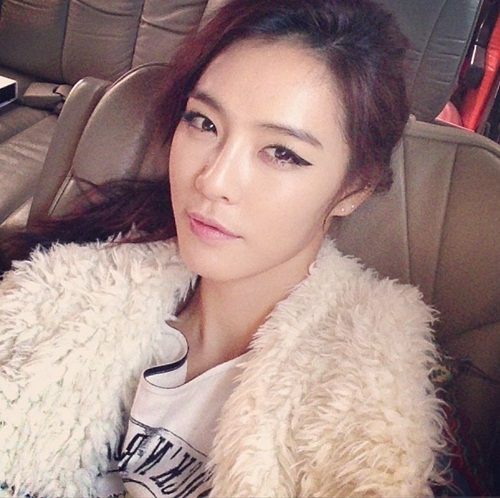 Photo Reveals Kahi’s Trendsetting Eye Makeup