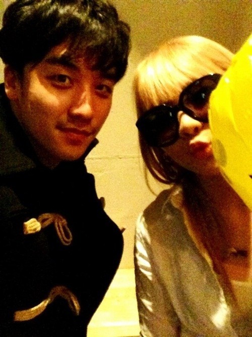 Sandara Park and Seungri Take Photos with Birthday Girl CL | Soompi