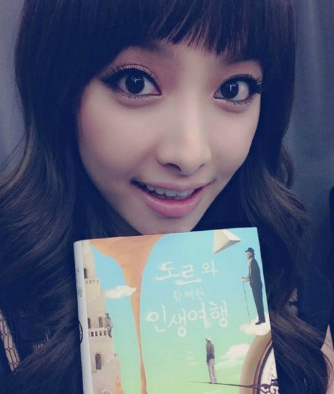[SNS PIC] f(x) Victoria Shows Off Her New Gift | Soompi