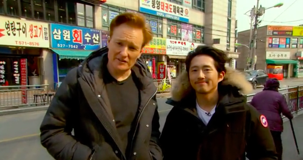 Steven Yeun Totally Fails as a Tour Guide on “The Conan Show” | Soompi