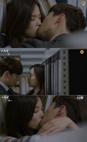 Yoon So Hee Reveals Behind-The-Scenes Secrets About Kiss Scene With Junho In “Memory” | Soompi