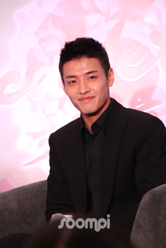 Kang Ha Neul Wins Hearts At Singapore Press Conference | Soompi