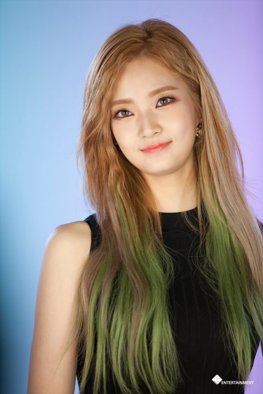 Update: SONAMOO Shares New Group Photo For “Friday Night” | Soompi