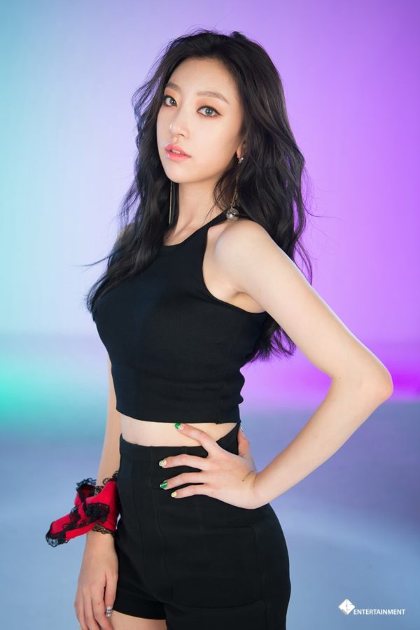 Update: SONAMOO Shares New Group Photo For “Friday Night” | Soompi