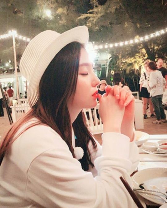 11 Female Celebrities Who Have Beautiful Side Profiles | Soompi