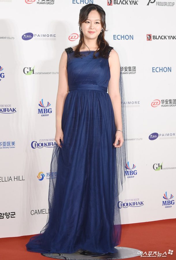 Actors Dazzle At The 54th Daejong Film Awards Red Carpet | Soompi