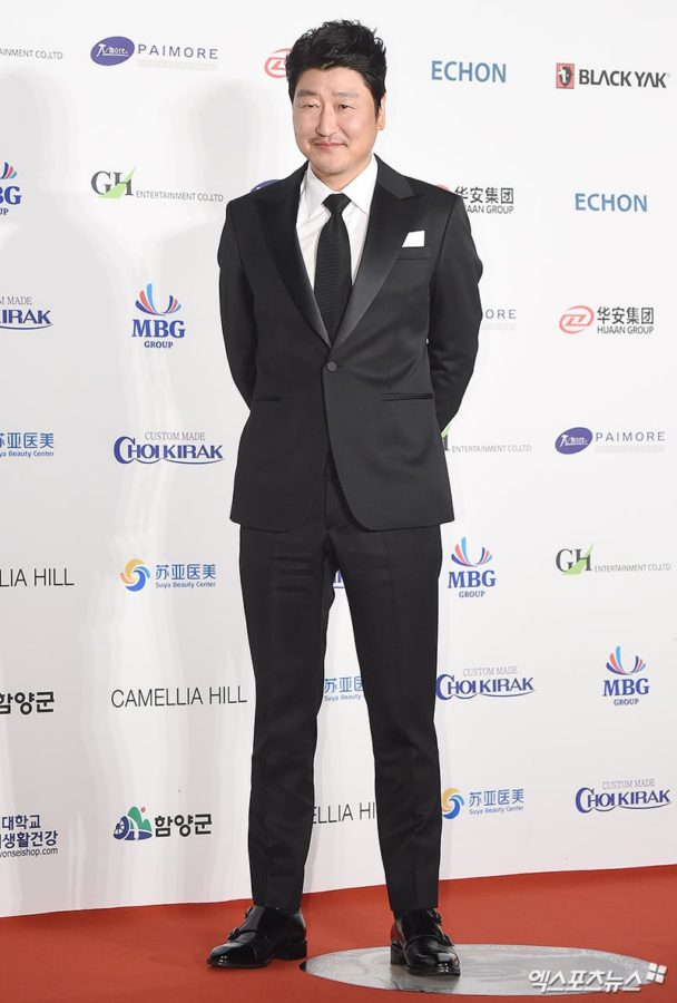 Actors Dazzle At The 54th Daejong Film Awards Red Carpet | Soompi