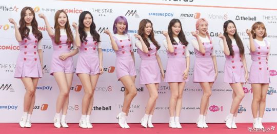 Stars Walk The Red Carpet At The 2017 Asia Artist Awards | Soompi