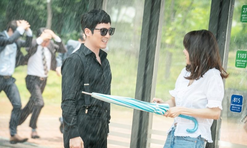 Jang Hyuk And Jung Ryeo Won Share Cheerful Moment In The Rain For “Wok ...