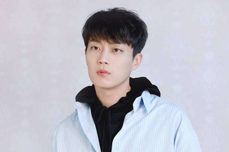 Update: Highlight's Yoon Doojoon Confirms Enlistment + "Let's Eat 3 ...