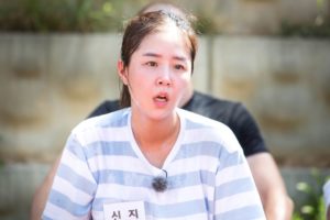 Female Cast of “Real Men 300” Endures Grueling Sit-Ups | Soompi