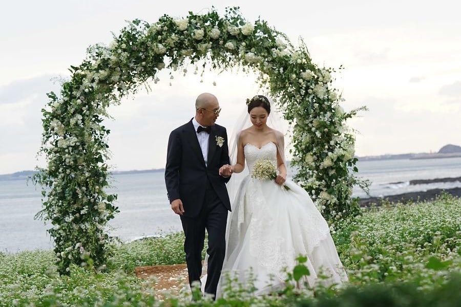 DJ DOC's Lee Ha Neul Ties The Knot After 11 Years Of Dating | Soompi