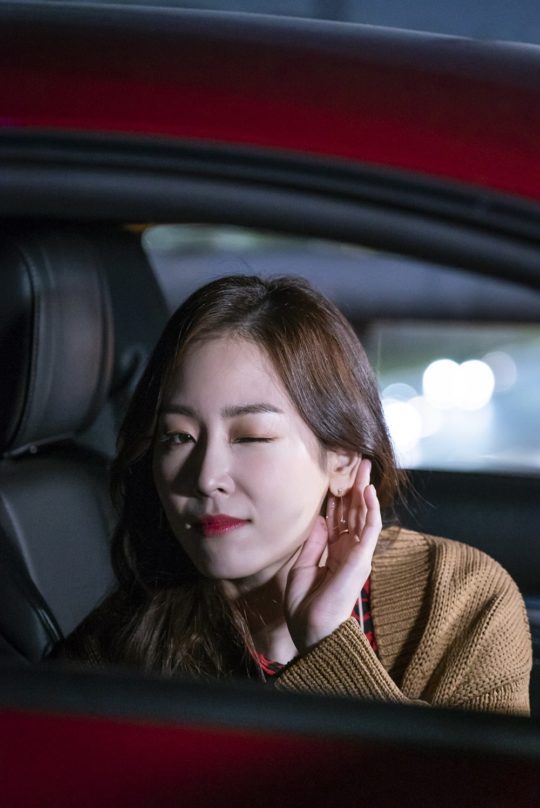 Lee Min Ki And Seo Hyun Jin Work Hard To Get The Perfect Shot Behind The Scenes Of The Beauty