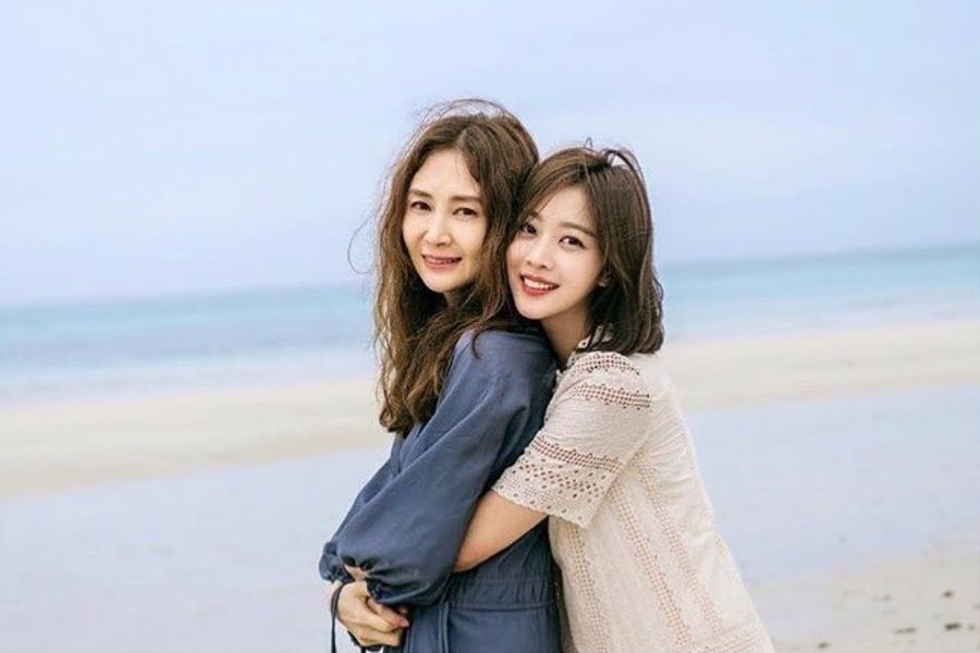 Jo Bo Ah Surprises Former Co-Star Chae Si Ra With Thoughtful Gift | Soompi