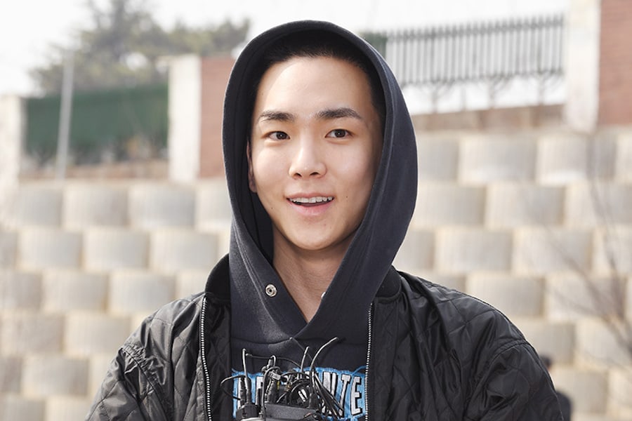 SHINee's Key Greets Fans With A Smile As He Enlists In The Military ...