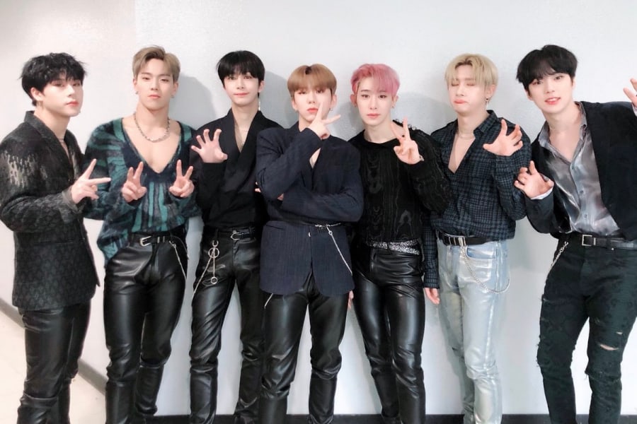MONSTA X Meets And Poses For Selfie With Head Of Instagram | Soompi
