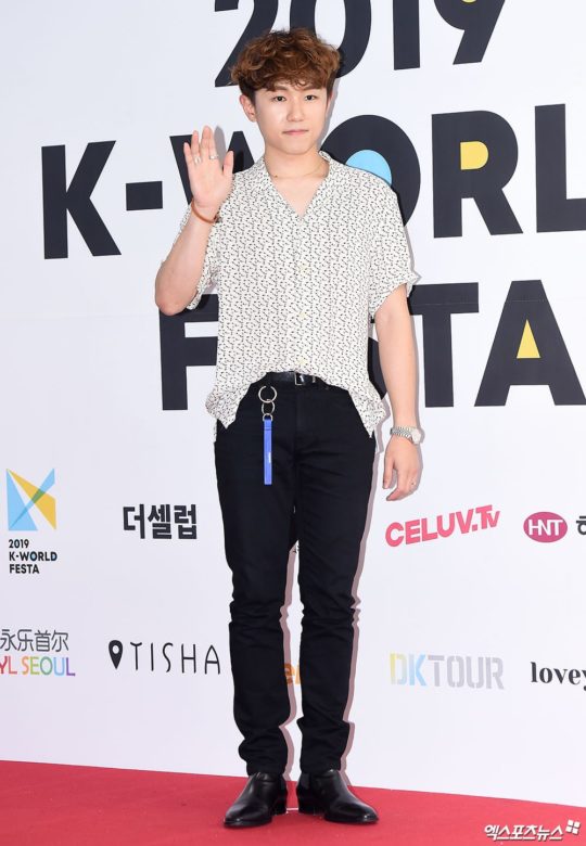Stars Shine On Red Carpet At Day 1 Of 2019 K-World Festa Opening ...
