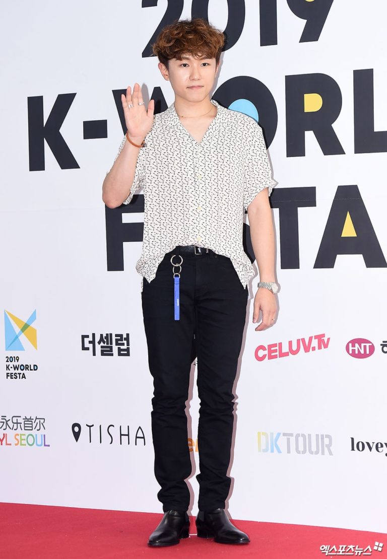 Stars Shine On Red Carpet At Day 1 Of 2019 K-World Festa Opening ...