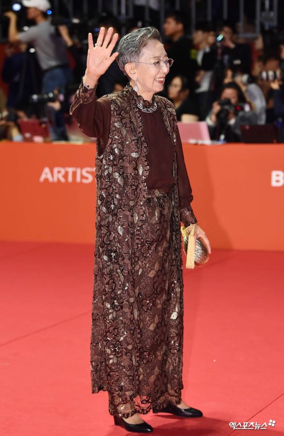 Stars Light Up The Red Carpet At Busan International Film Festival | Soompi