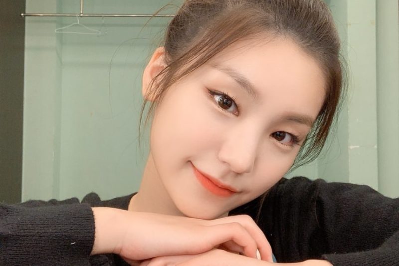 Female Idols With Monolids That Shape Charming Eye Smiles | Soompi