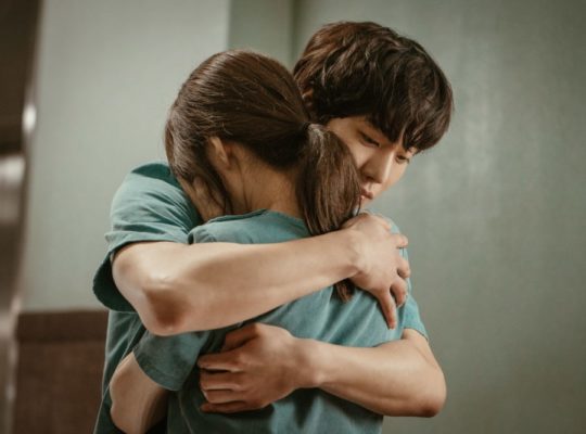 Ahn Hyo Seop Soothes An Upset Lee Sung Kyung With A Tight Embrace In “Dr. Romantic 2” | Soompi