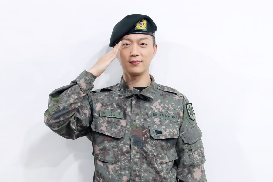Highlight's Yoon Doojoon Officially Discharged From The Military | Soompi