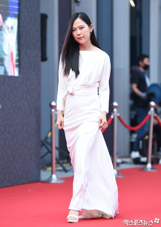 Stars Light Up The Red Carpet At The 56th Grand Bell Awards - KpopHit ...