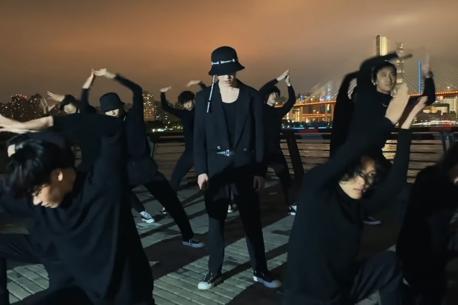 Watch: EXO's Lay Wows With Moody Dance Practice Video For "Lit" | Soompi