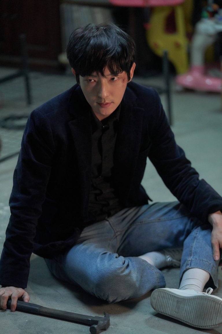 Lee Joon Gi Earns Praise For His Chilling Acting In Flower Of Evil