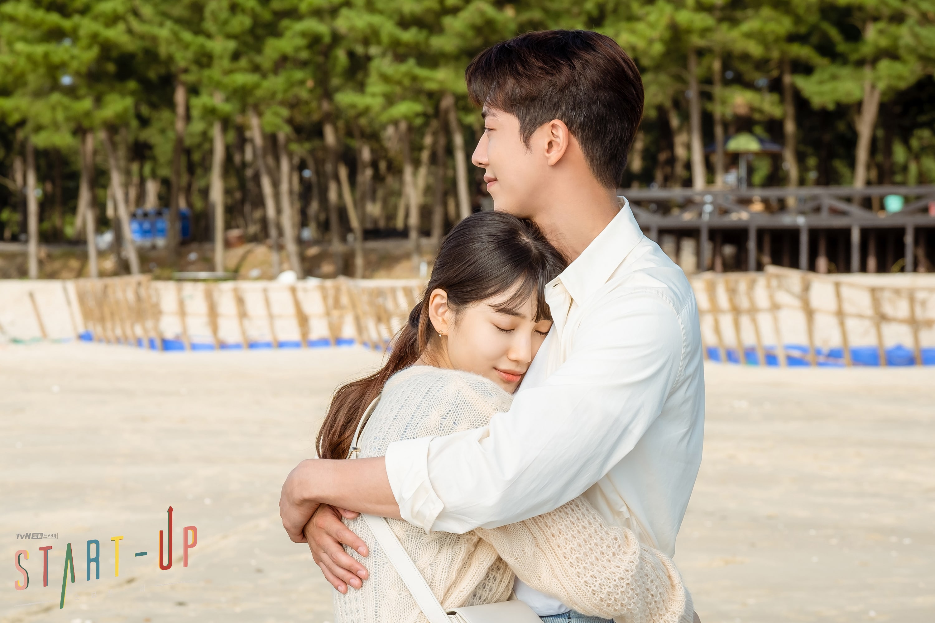 Suzy And Nam Joo Hyuk Enjoy A Cozy Beach Getaway In Start Up Soompi