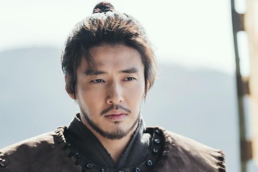 Kang Ha Neul Is A Charismatic General Protecting His Kingdom In "River ...