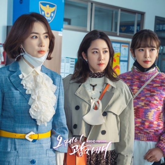 Hong Eun Hee, Jeon Hye Bin, And Go Won Hee Stand In Solidarity At A ...