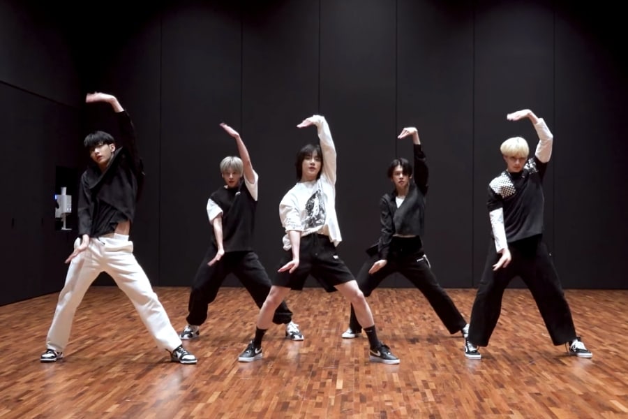 Watch: TXT Wows With Their Synchronization In High-Energy "No Rules ...