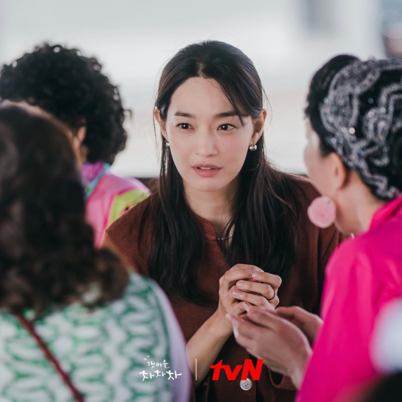 Shin Min Ah Clashes With Kim Seon Ho In “Hometown Cha-Cha-Cha” | Soompi