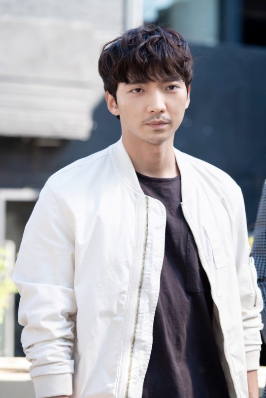 Yeonwoo And Hwang Hee Are An Ambitious Curator And Soft-Hearted ...