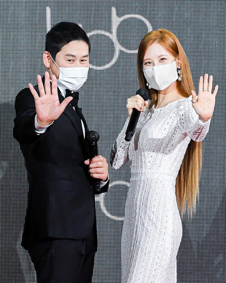 Celebrities Walk The Red Carpet At 2021 The Fact Music Awards | Soompi