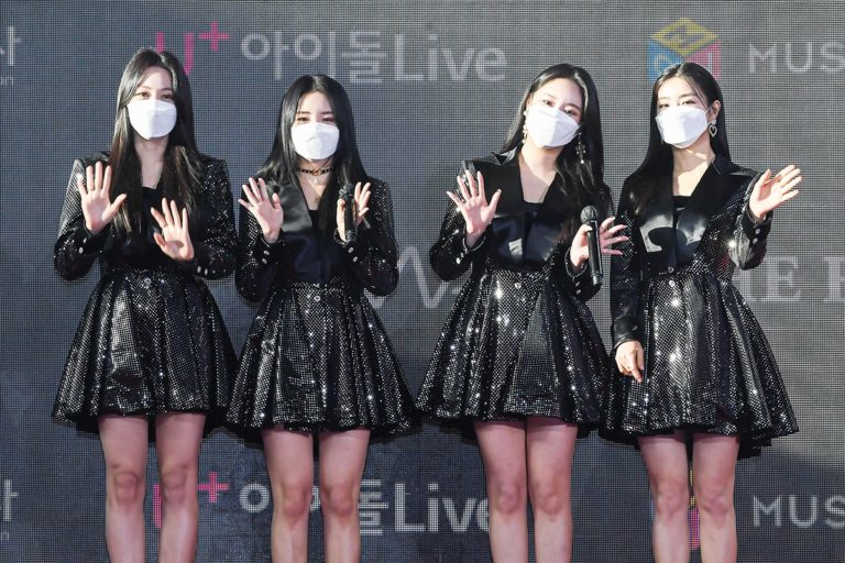 Celebrities Walk The Red Carpet At 2021 The Fact Music Awards | Soompi