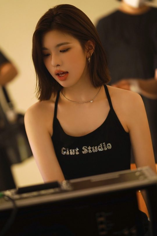 Update: JYP Shares Behind-The-Scenes Photos Of BAE From New Girl Group ...