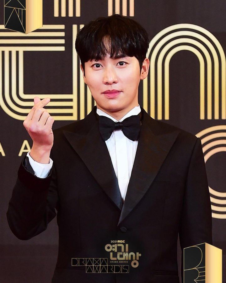 Stars Rock The Red Carpet For The 2021 MBC Drama Awards | Soompi